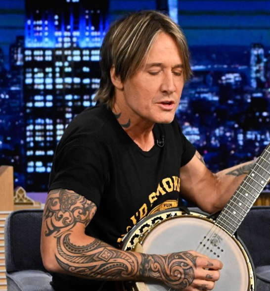 Watch: Keith Urban Covers Song Of The Summer “Espresso” – Maybe Midwest
