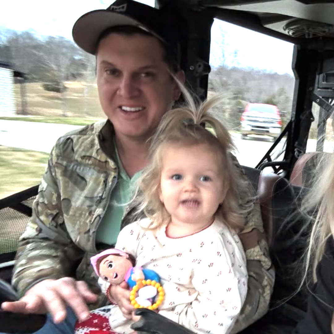 WATCH: Jon Pardi Previews Heartfelt New Song Inspired by His Daughter ...